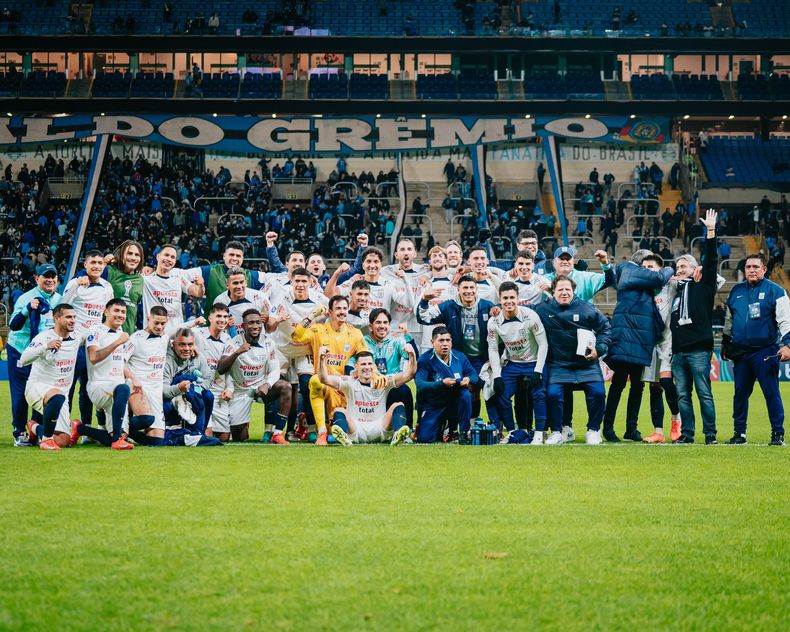 Czexhcasting the one where she s looking behind her is